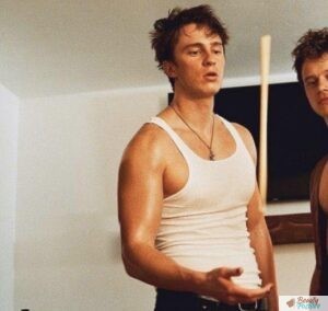 Why we obsess with Rafe Cameron from Outer banks: some reasons ...